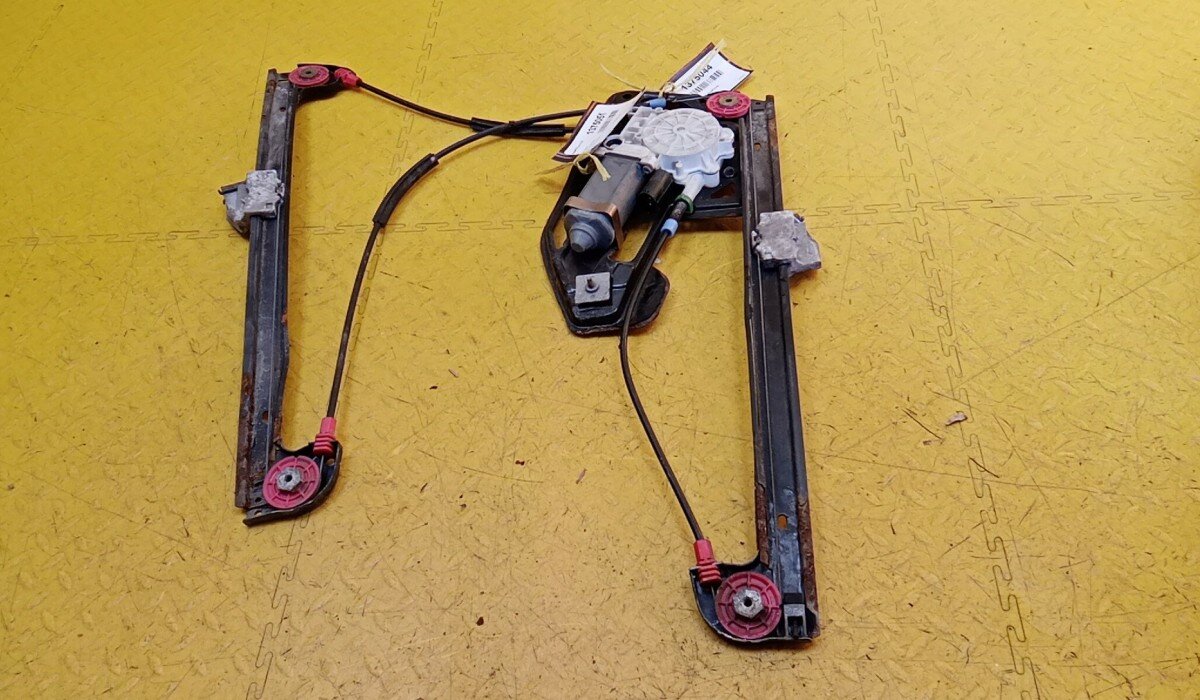 Стеклоподъемник передний правый 7-серия E38 BMW 51338125202