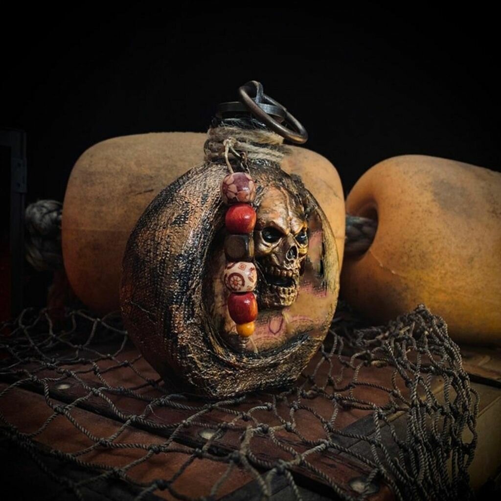 Декоративные фигурки для фляги