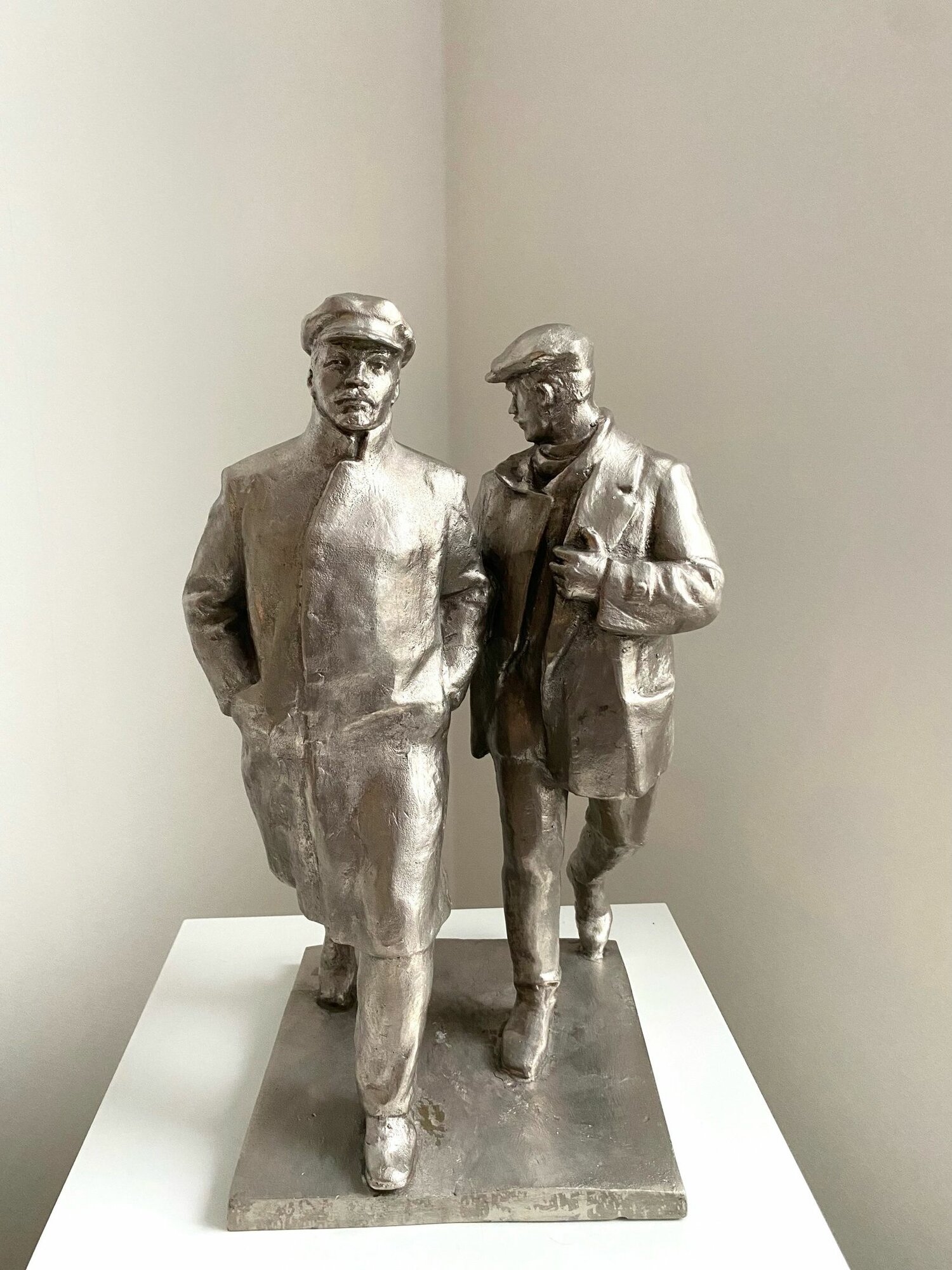 Скульптура "Из подполья" Ленин и Рахья. СССР. Агитация. Революция. Силумин.