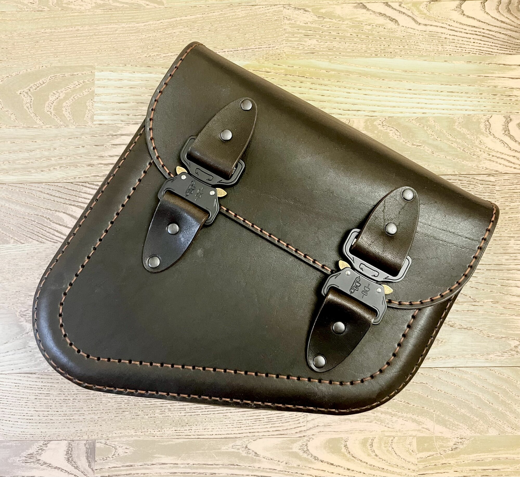 Кофр на маятник HD Харлей Дэвидсон Softail с пряжками Cobra