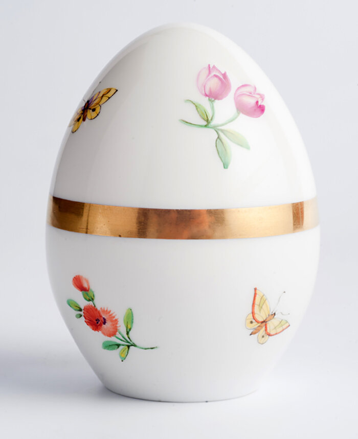 Фарфоровое пасхальное яйцо "Яйцо пасхальное с цветами, бабочками и золотой каймой"