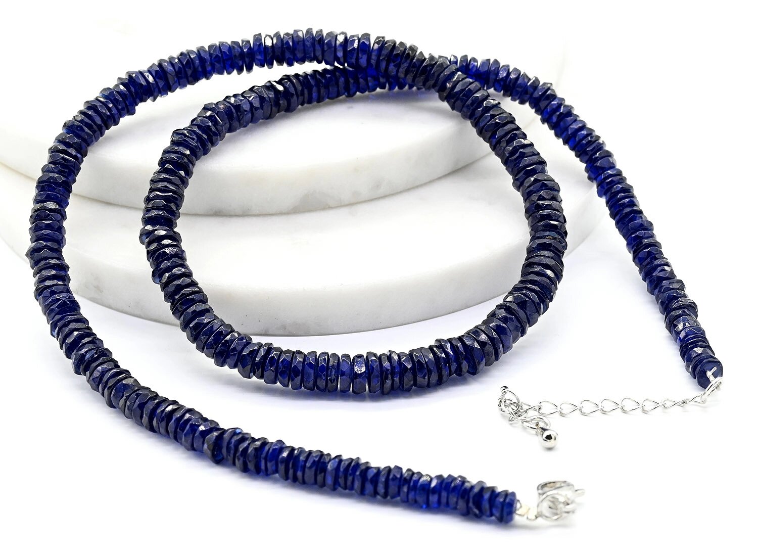 Бусы, шпинель