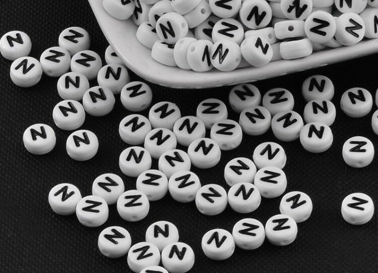 Бусина с буквой N 7х4мм, отверстие 1мм, цвет белый/черный, 540-112, 10шт
