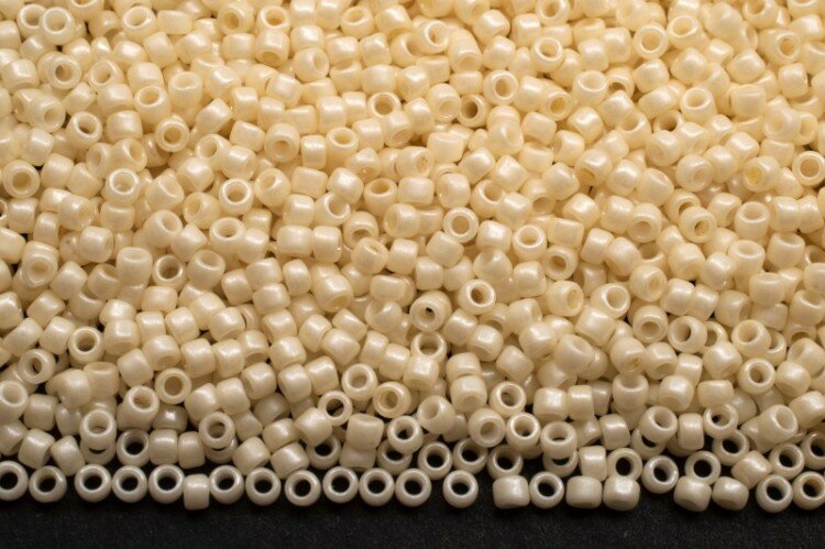 Бисер японский TOHO круглый 15/0 #0762 скорлупа матовый, непрозрачный пастель, 10 грамм