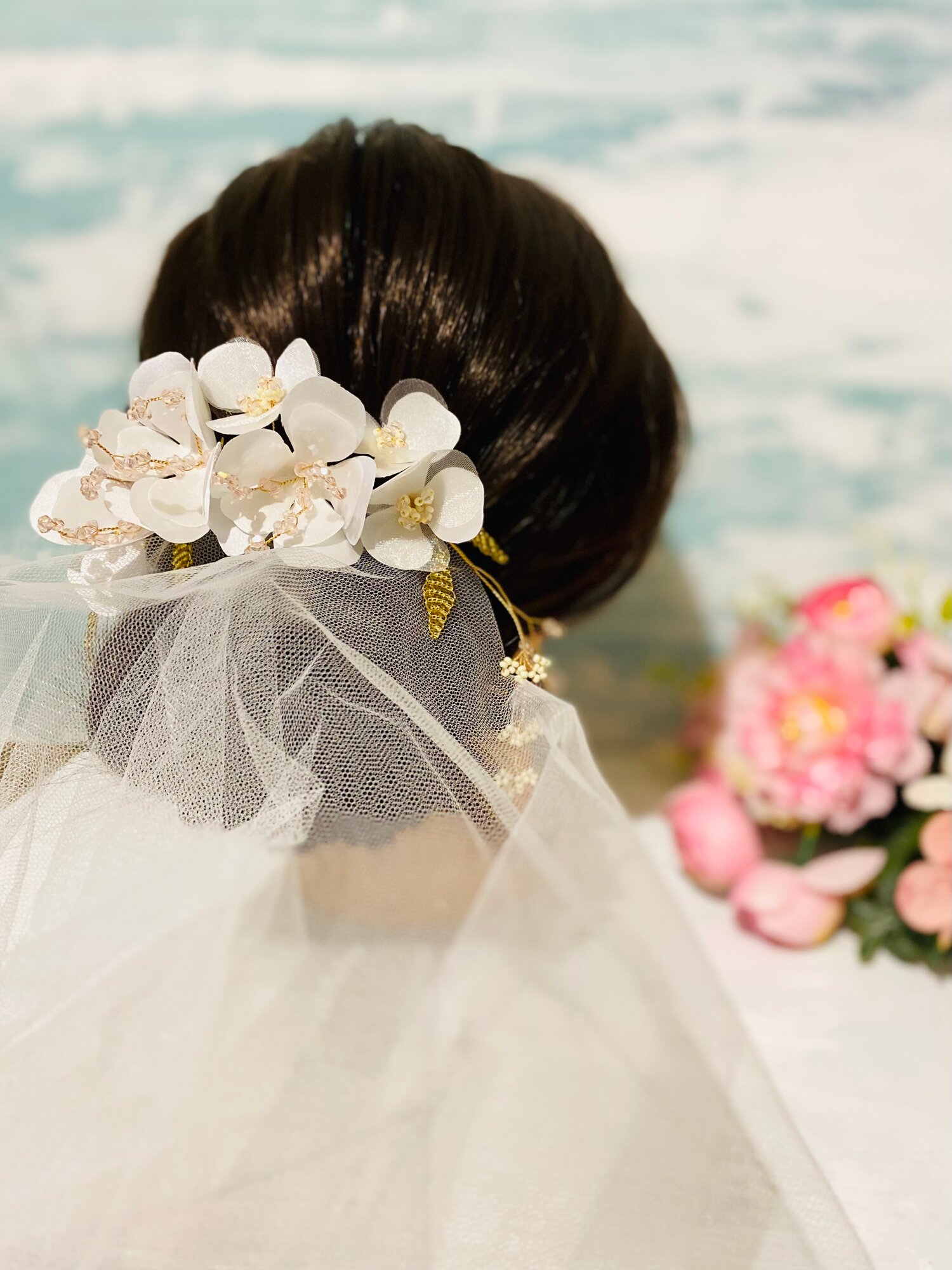 Шпилька Casablanca "White Bloom", белая, с бисером, для особых случаев