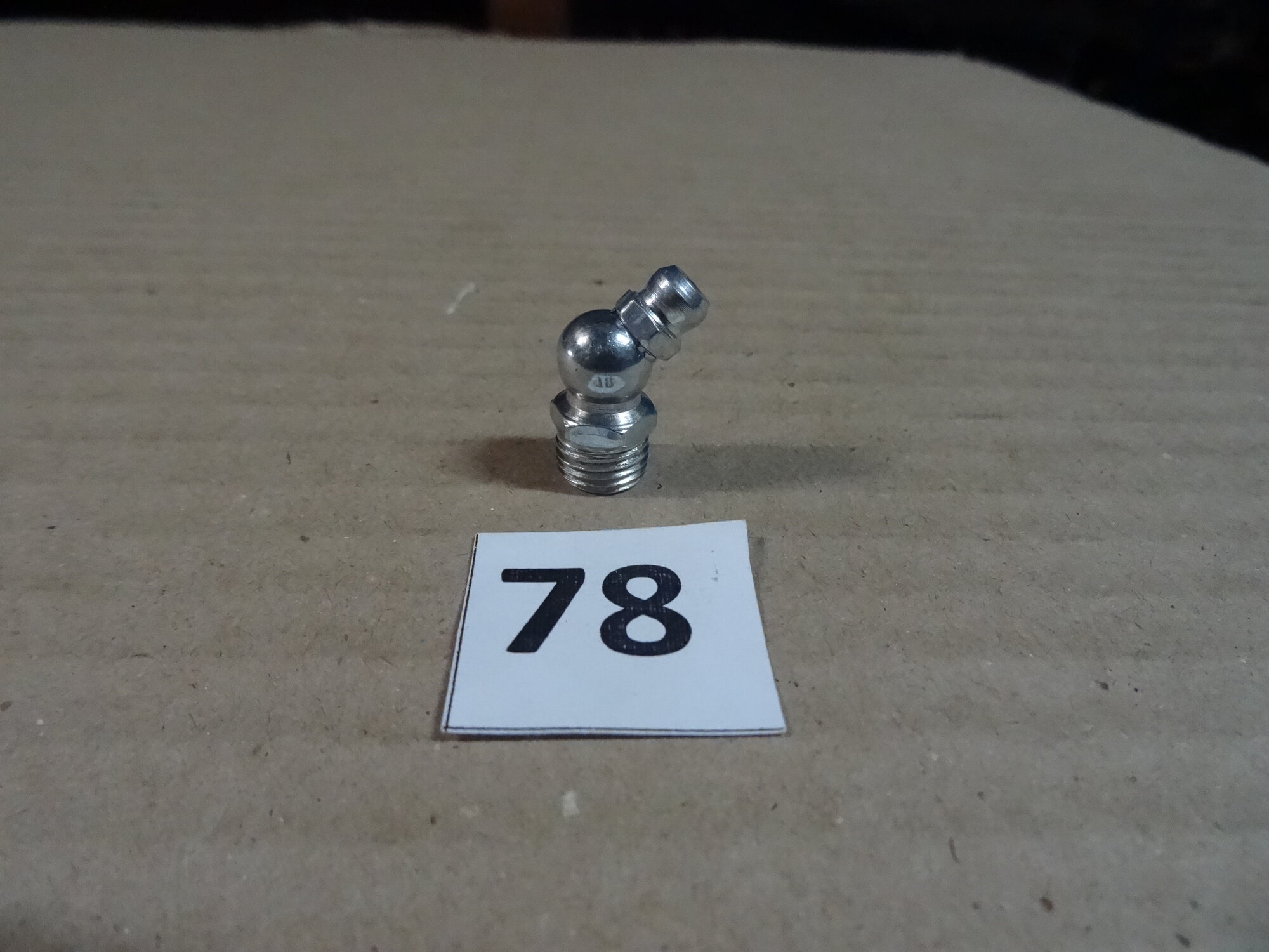 Масленка с угловым штуцером М10 45град. в сб.