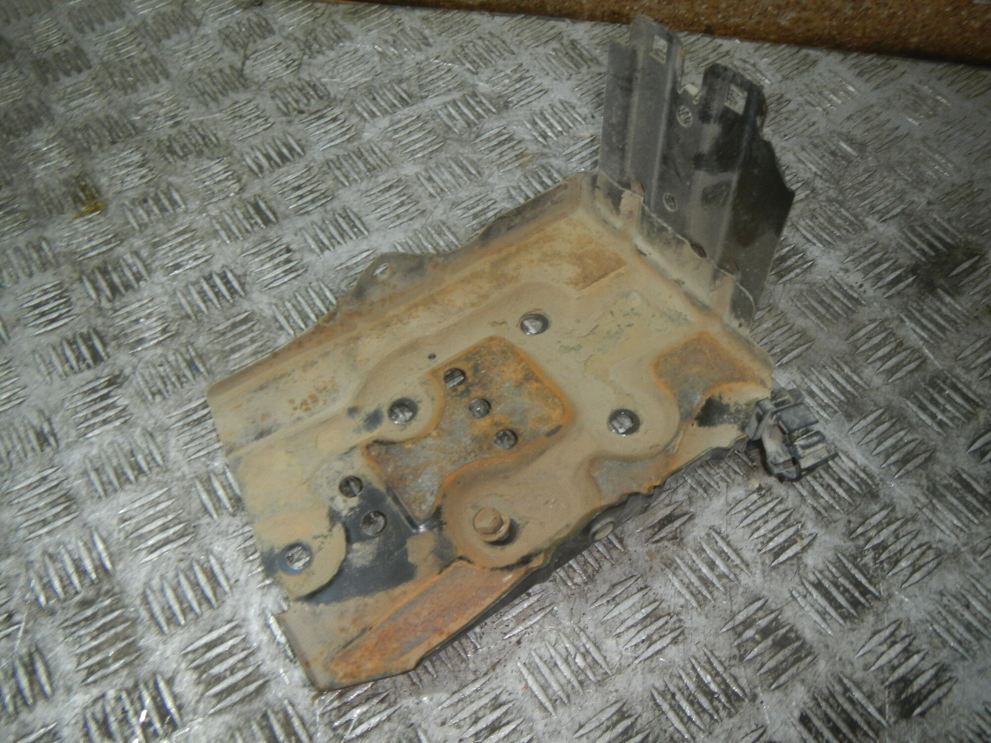 Б/У Крепление АКБ (корпус/подставка), Nissan (Ниссан)-ALMERA CLASSIC (B10) (06-) NISSAN ALMERA CLASSIC (B10) (06-) Без п...