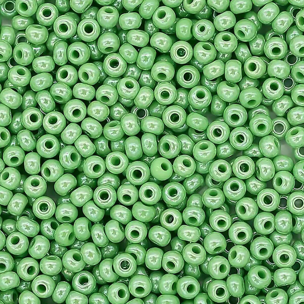 Бисер Preciosa 58210 непрозрачный светло-изумрудный перламутровый (10/0) 2.3 мм, 5 г, цена за 2 уп.