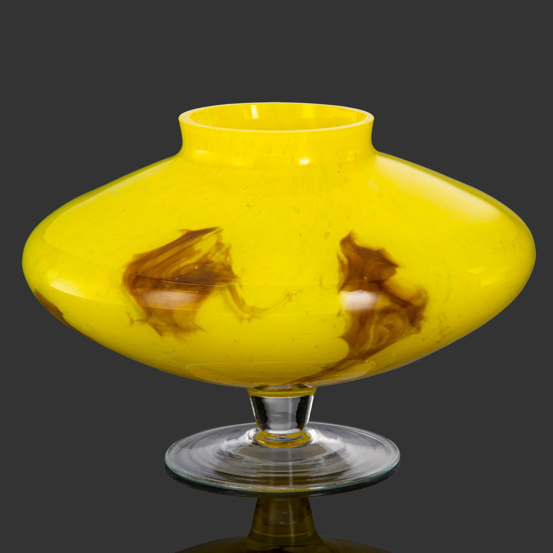 Ваза на ножке, дизайнер Франтишек Куделка (Frantisek Koudelka), стекло, трехслойное