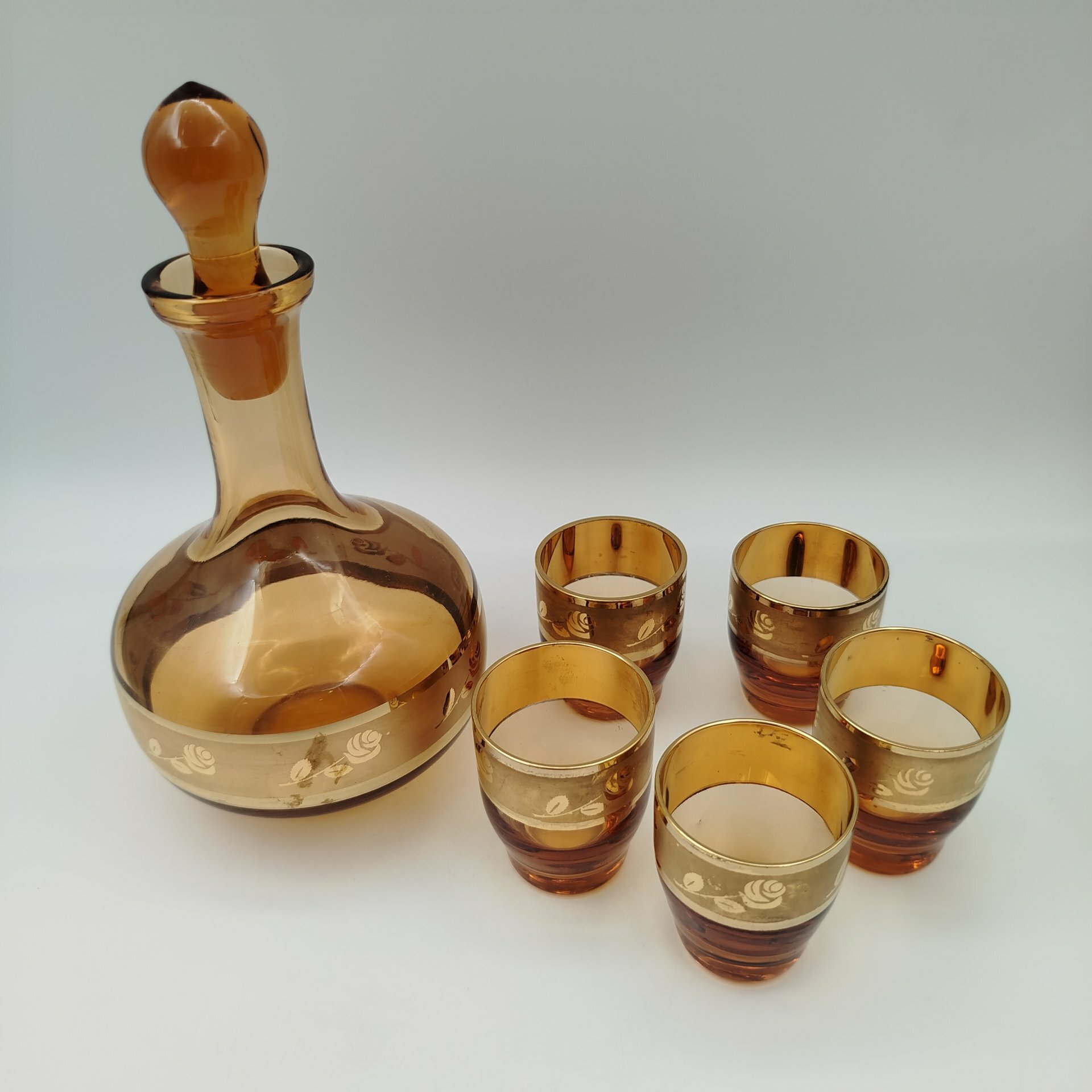 Набор для крепких напитков (штоф и 5 рюмок), цветное стекло, золочение