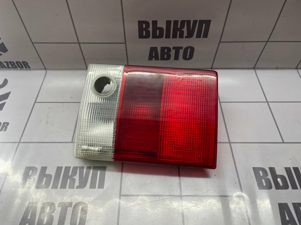 Фонарь задний внутренний правый Audi 80 90 B3 86-91