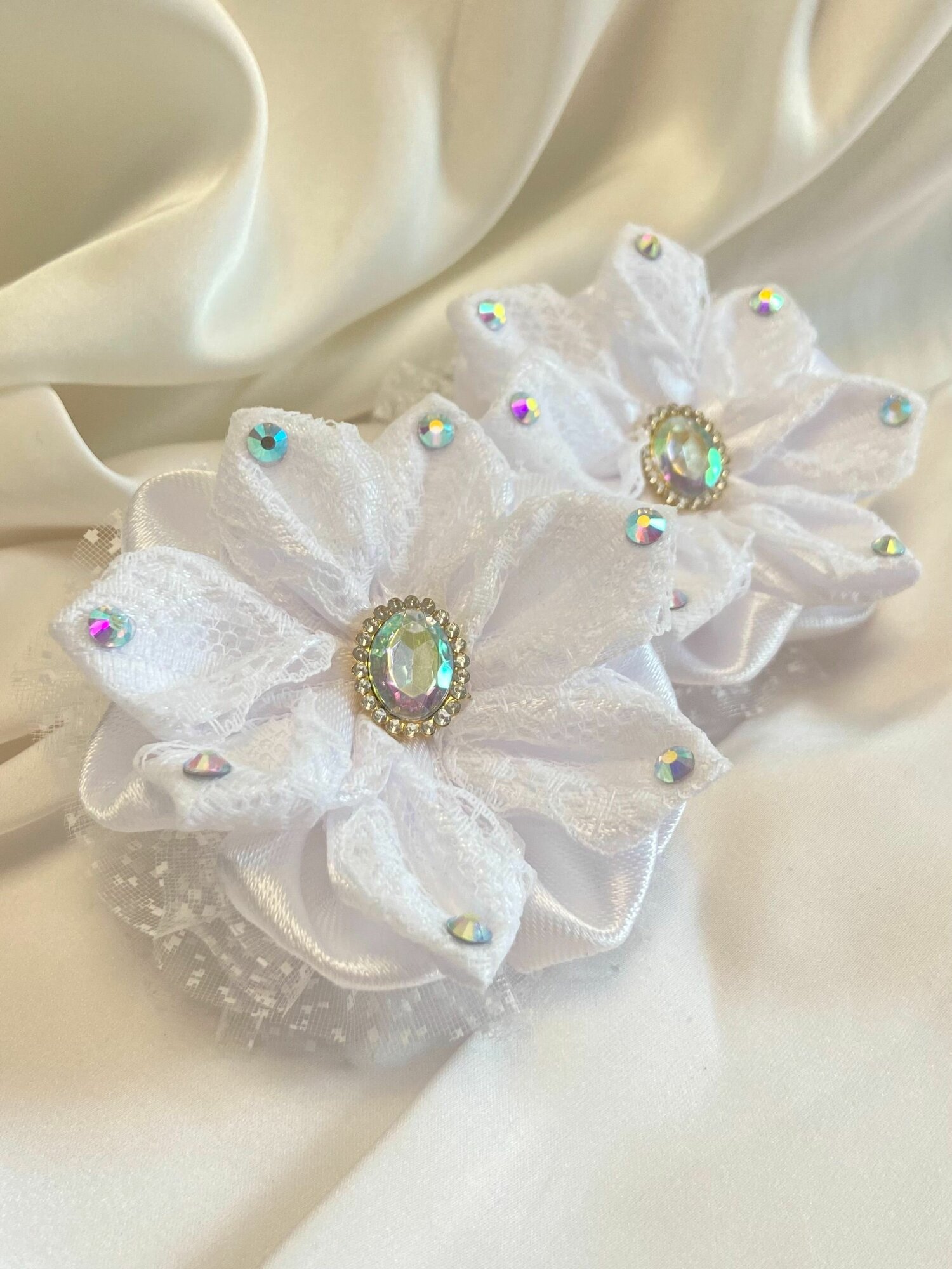 Белые бантики ручной работы, новогодние, 2 шт, со стразами, диаметр 8 см