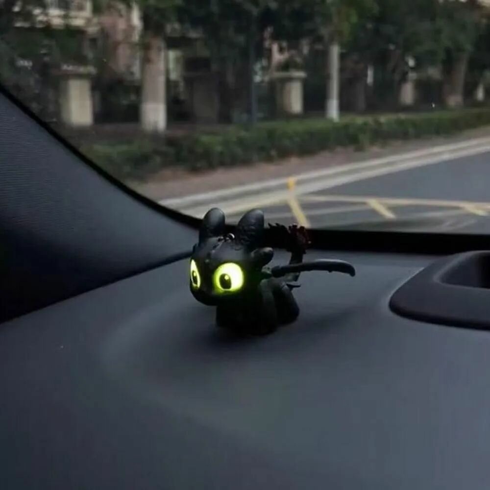 Украшение для центральной консоли автомобиля Как приручить дракона, Беззубик движущиеся крылья, светящиеся глаза ( высококачественный )