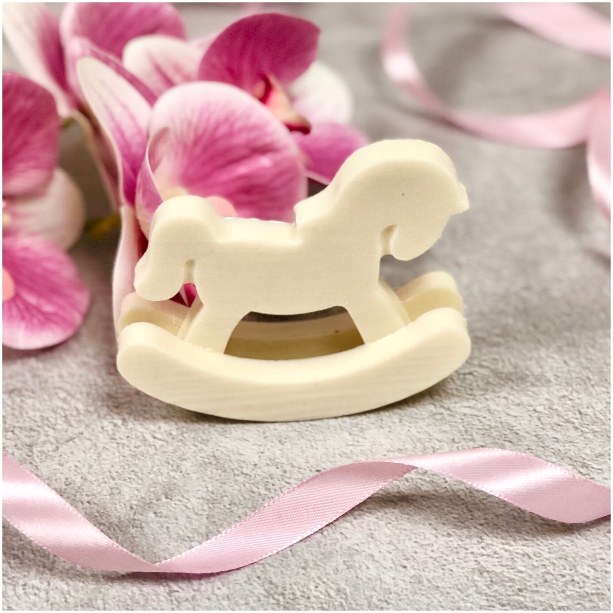 Пластиковая форма для шоколада "Лошадка-качалка