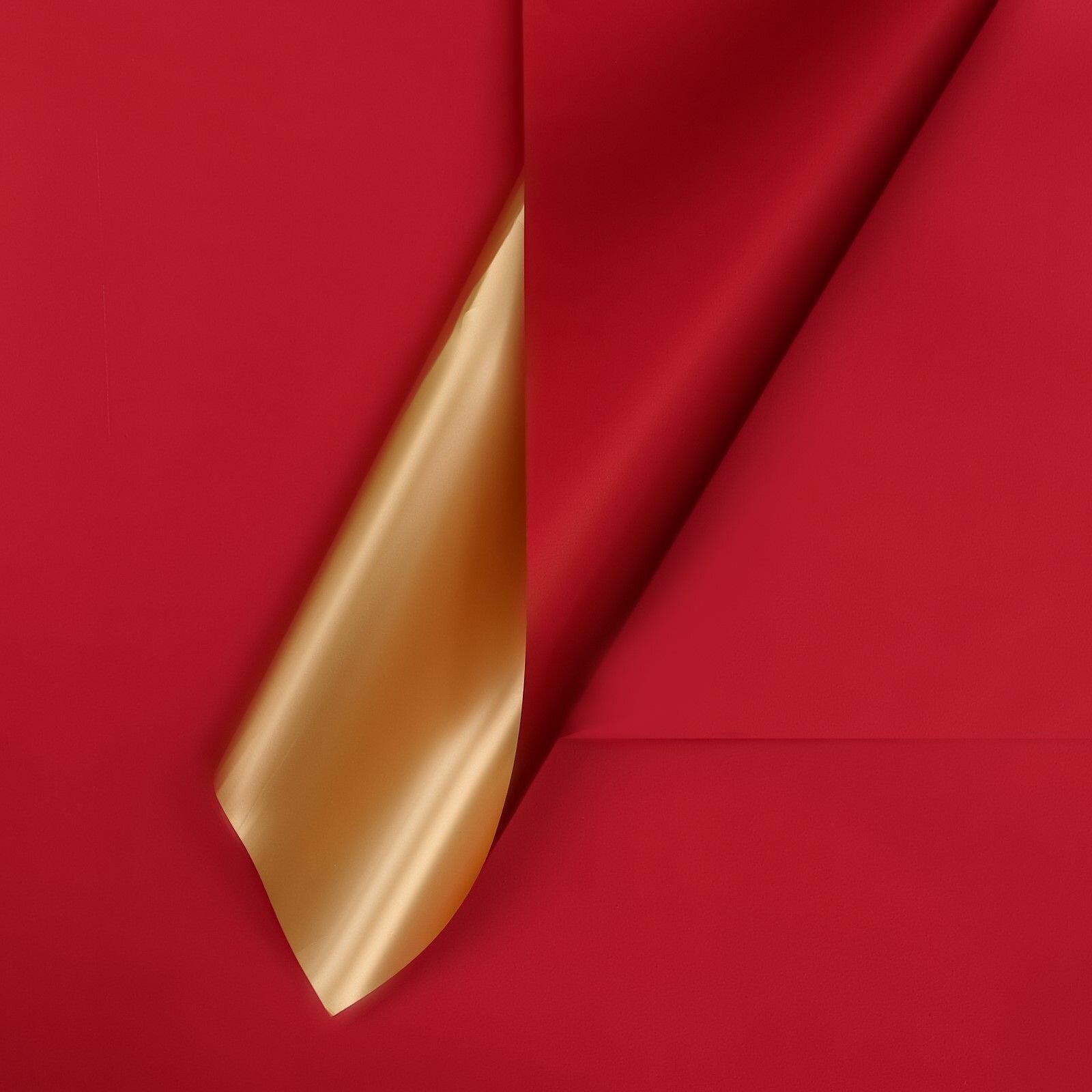 Пленка матовая двусторонняя для упаковки цветов, подарков 58х58 - 20 шт. красный/золотой