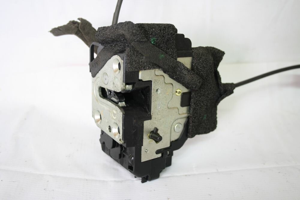 Замок двери задней левой Nissan Juke I