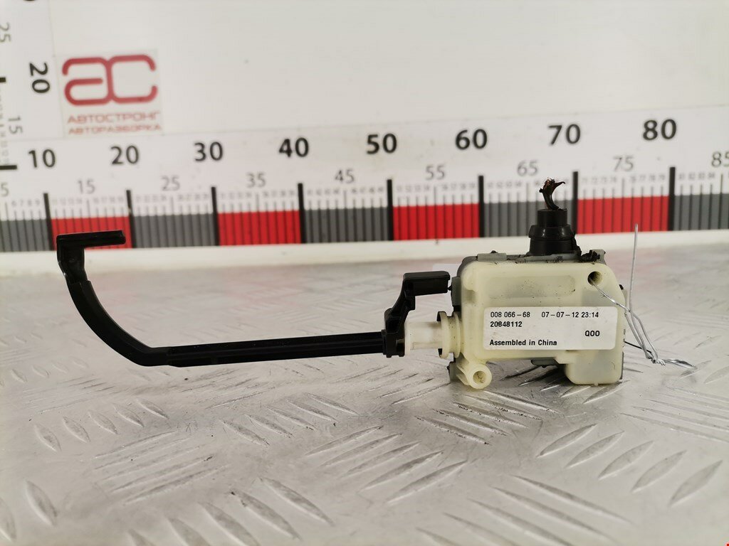 Сервопривод (электропривод моторчик привода) лючка бензобака Chevrolet Volt 1 20848112 арт. 1468742