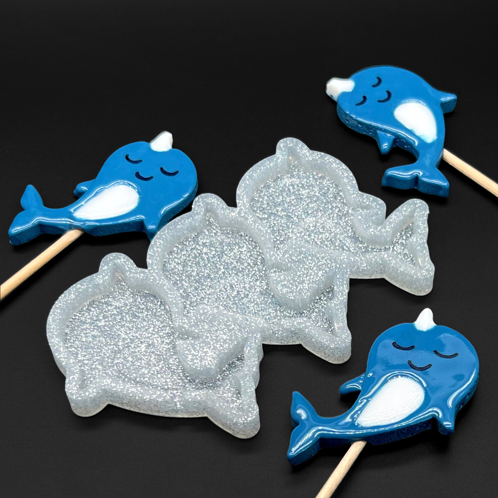 Силиконовая форма молд для леденцов и шоколада "Кит Нарвал"