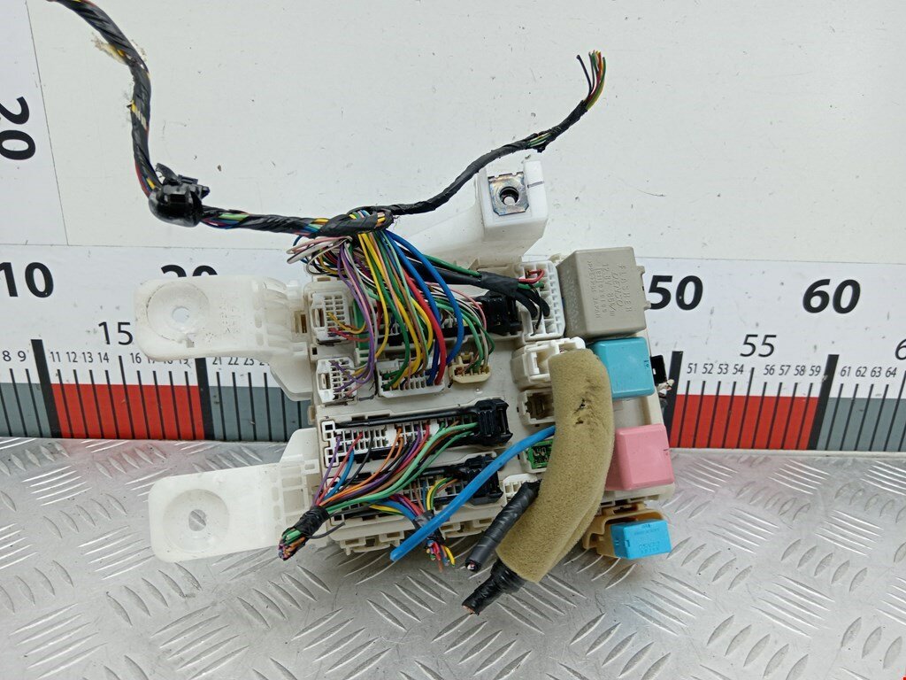 Блок реле Toyota Prius 2 (XW20) 8273047320 арт. 1845264