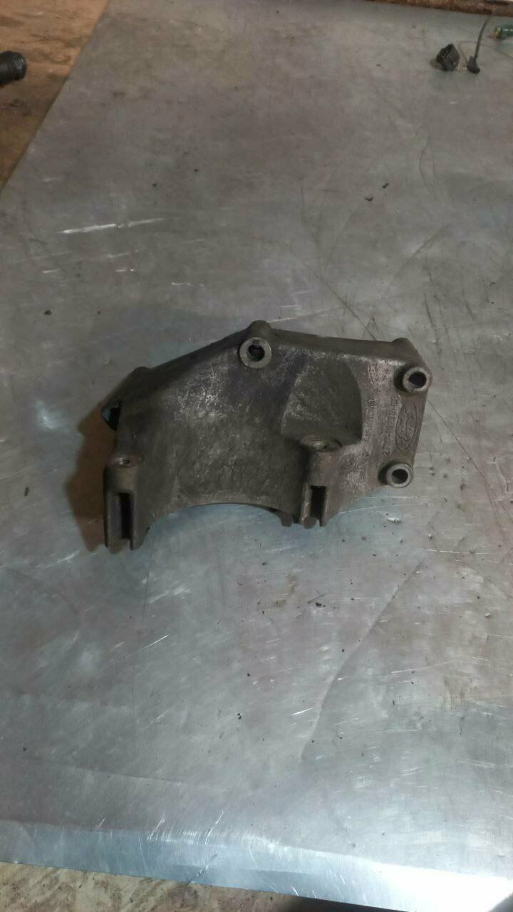 Кронштейн двигателя Ford Transit Connect 2009 211010239CB