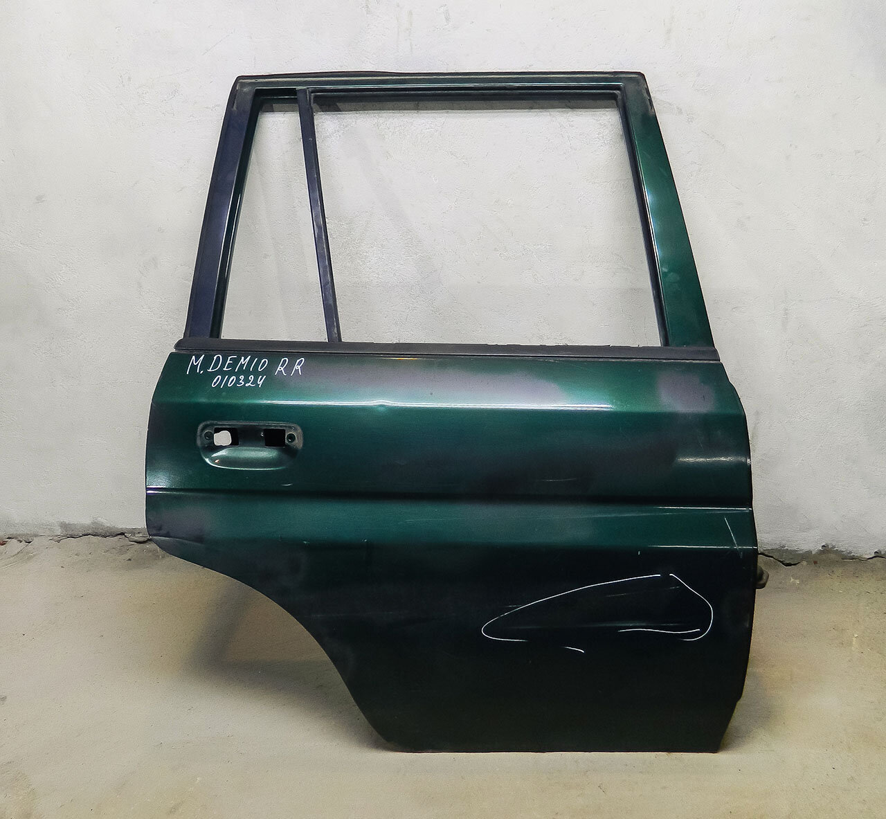 Дверь задняя правая Mazda Demio 1 (недочеты)