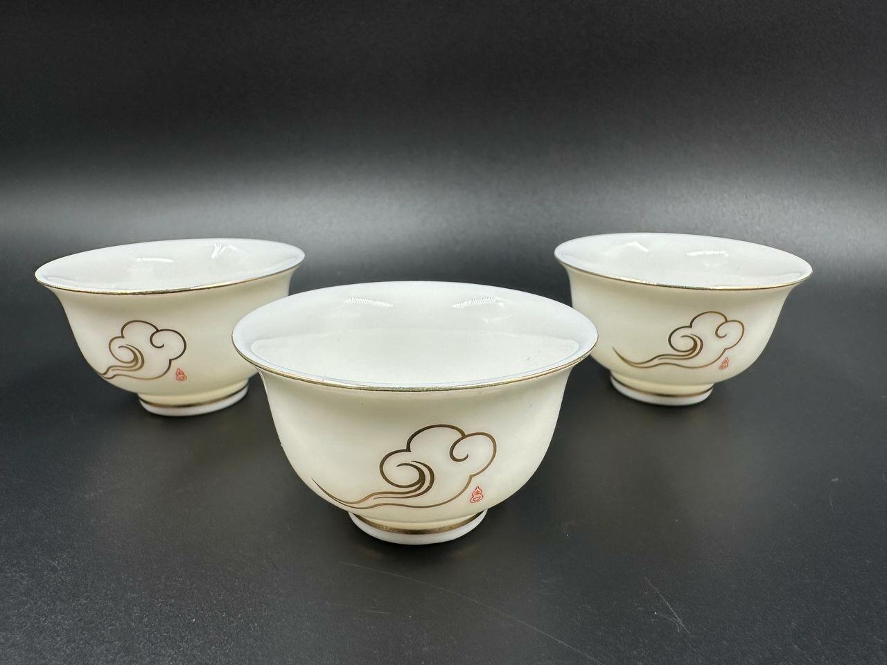 Пиала фарфоровая "Золотое облако счастья", 45мл. Для чайной церемонии