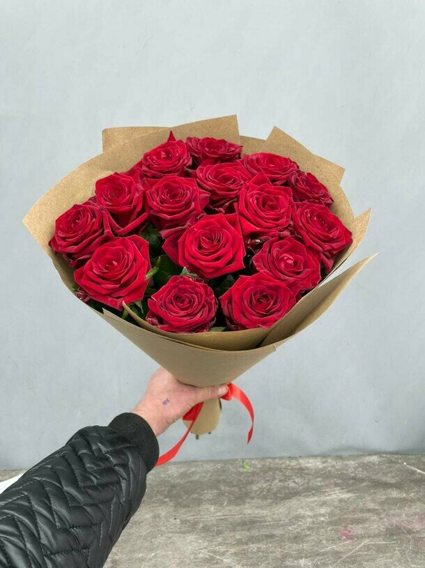 Букет Well Flowers "Красные Розы", 15 шт, круглый, на стеблях, букет свежих цветов