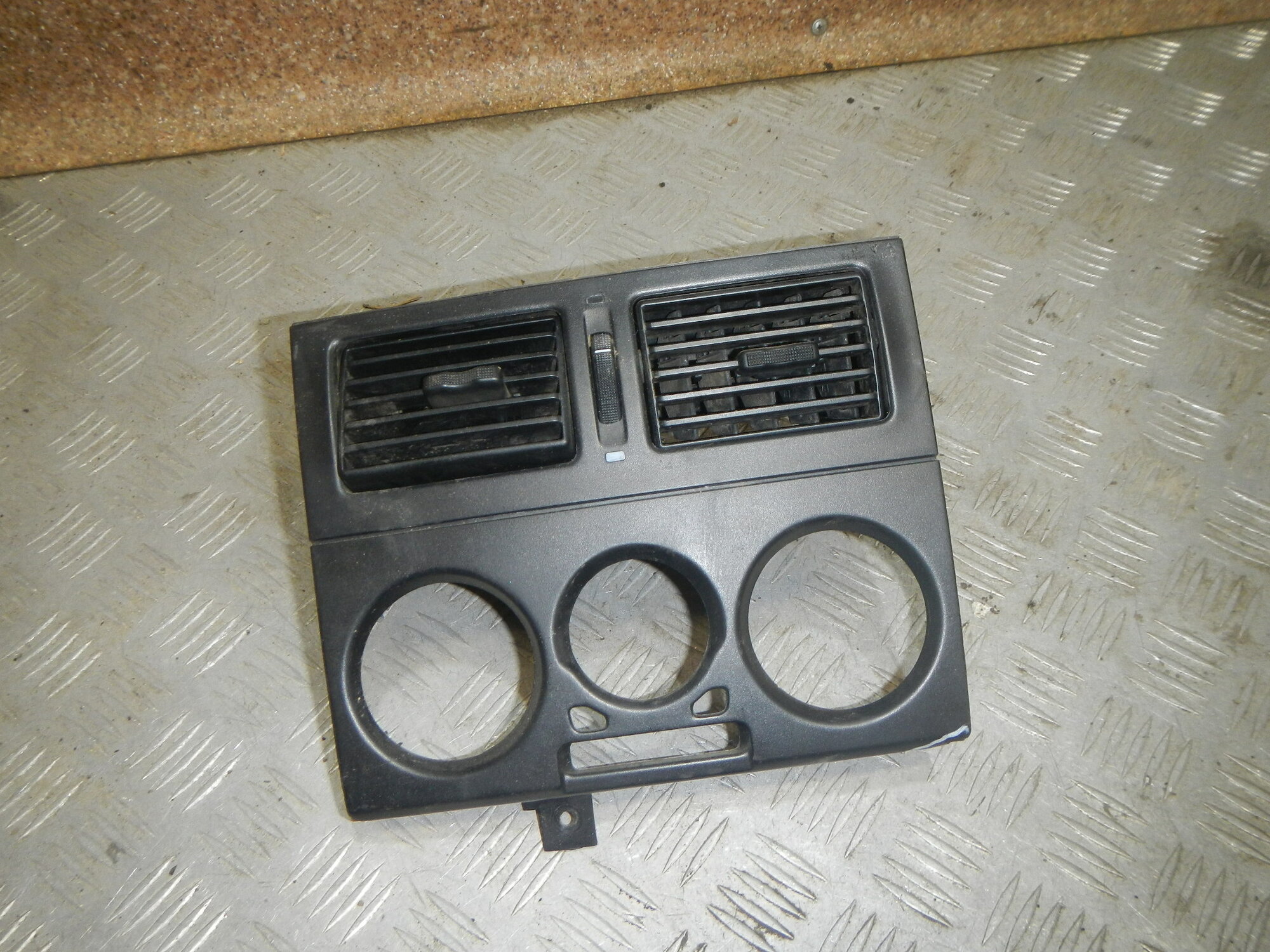 Б/У Дефлектор воздушный, Fiat (Фиат)-ALBEA (05-12) FIAT ALBEA (05-12) Сломано крепление, нет куска накладки. 515942 Fiat...