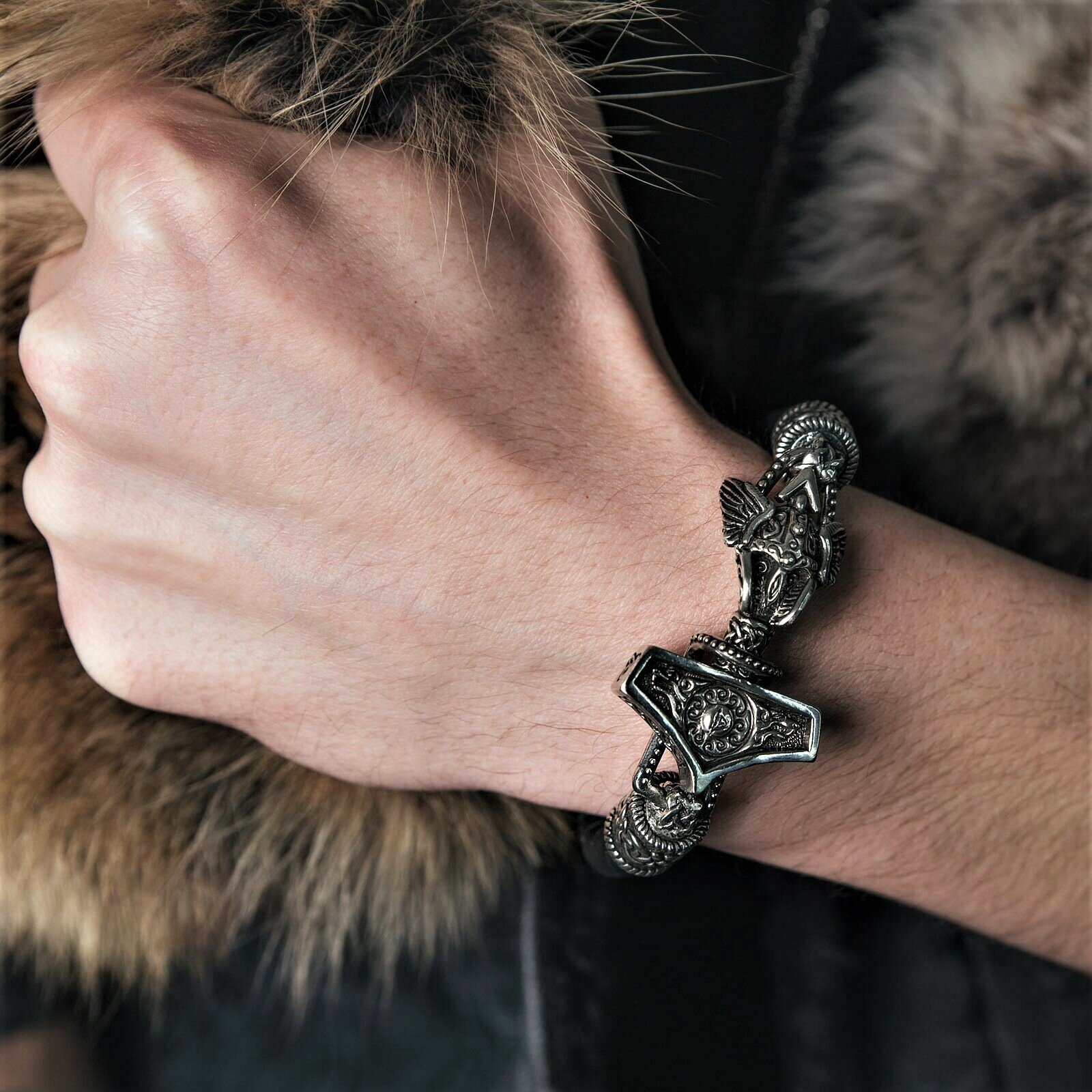 Плетеный браслет