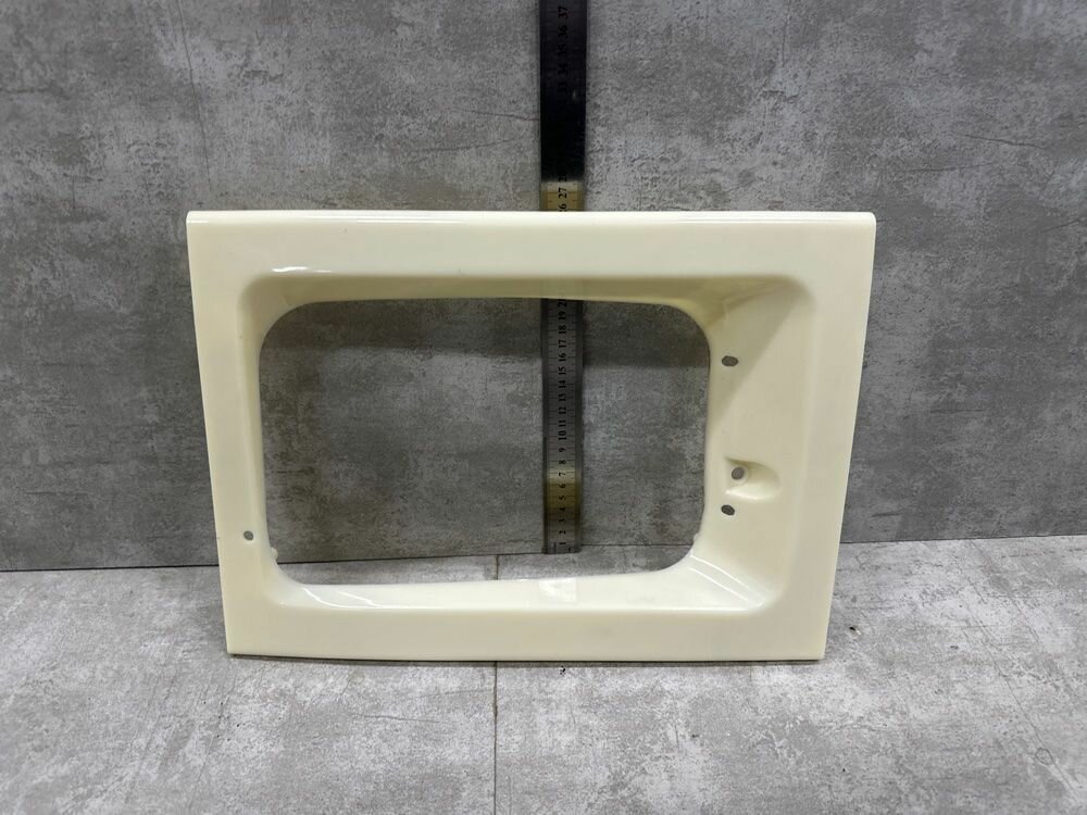 Рамка фары (облицовка) правая VOLVO F10 F12 F16 (вольво Ф10 Ф12 Ф16)