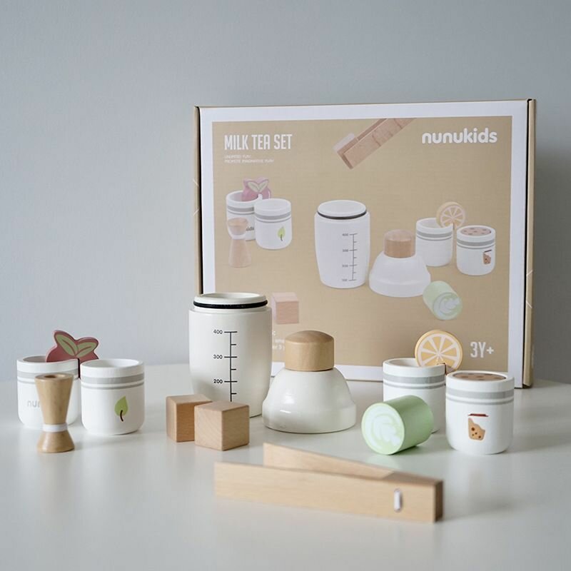 Деревянные игрушки, коктейли, чай с молоком, детские ролевые игры