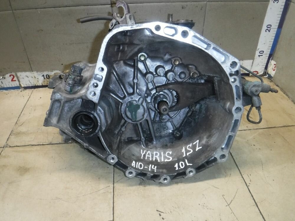 Механическая коробка передач Toyota Yaris 3030052190