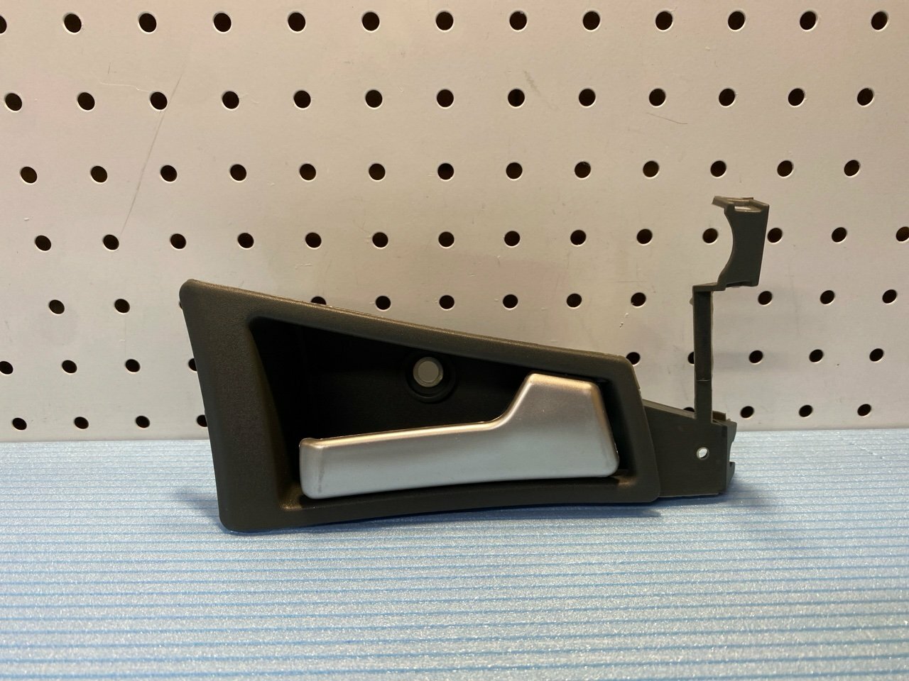 Ручка двери внутренняя правая для грузовиков MAN TGA (МАН ТГА)