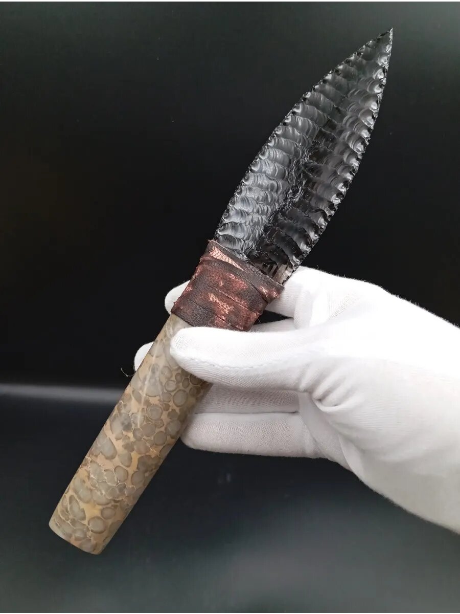 Нож обсидиановый с рукоятью из окаменелости ракушки 26 см