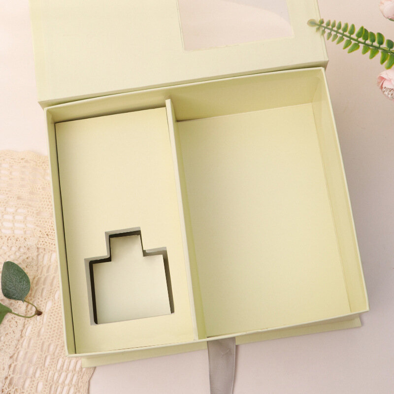 Подарочный набор "Персонаж", с цветами, с подарочной коробкой, с подарочным пакетом