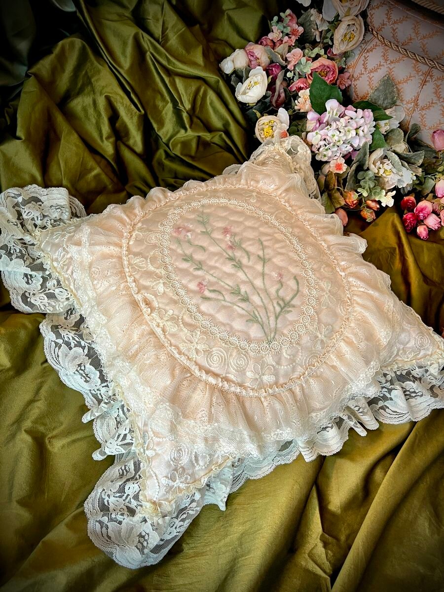 Подушка декоративная Ajourele A-570-MILK, квадратная, 45x45 см, съёмный чехол, кружевной