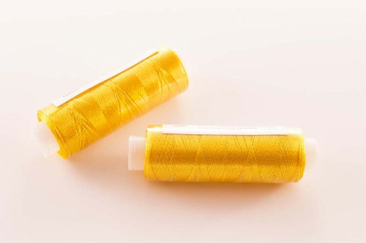 Нитки Вискоза 100% V150/2, цвет 3140 ярко-желтый, 183м, 1шт