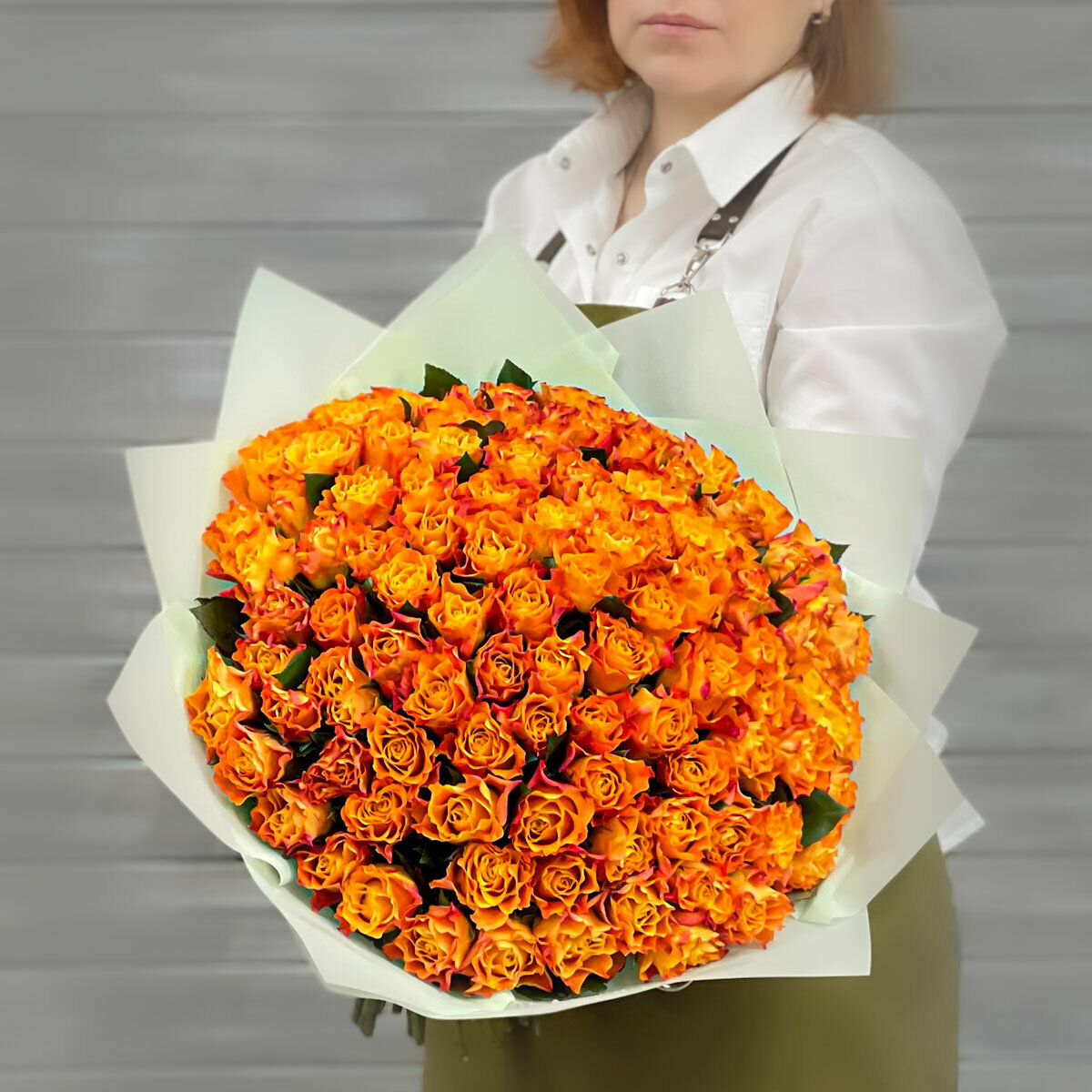 Монобукет Букет Маркет "Кенийские розы", 75 штук, высота 40см, оберточная бумага, оранжевый