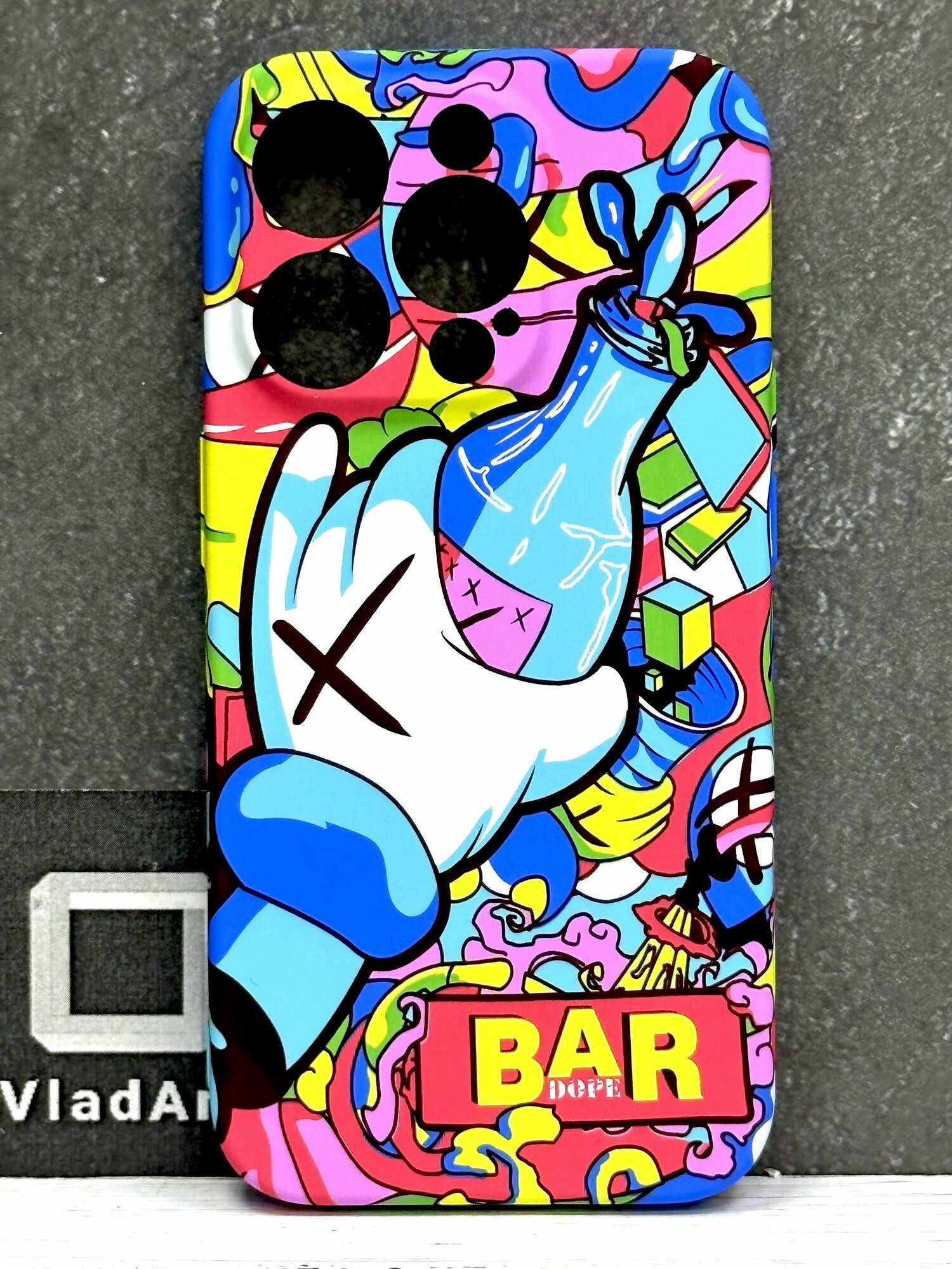 Светящийся чехол-накладка для Iphone 15 pro / Айфон 15 про LUXO/KAWS/ с флуоресцентным рисунком