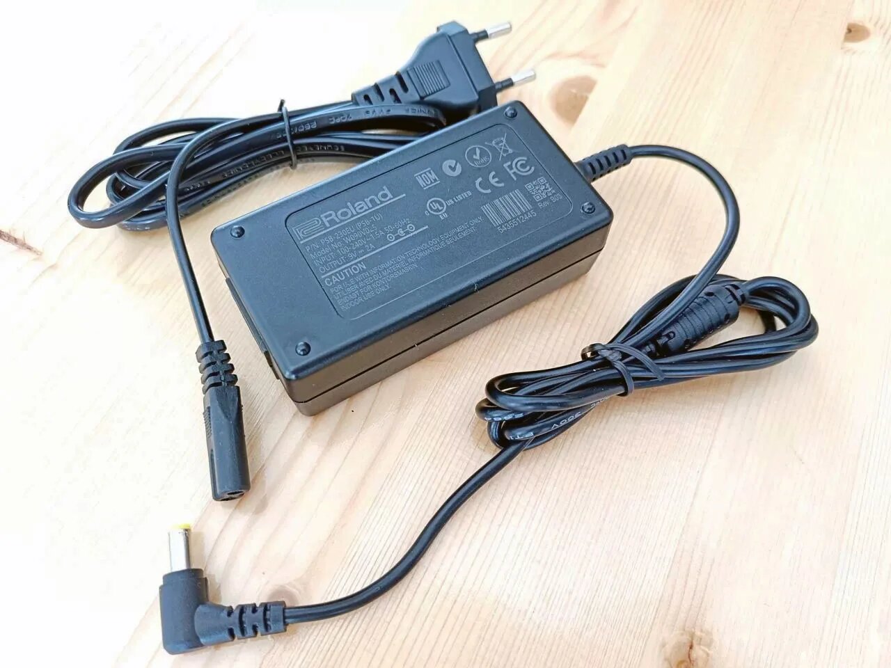 Блок питания для оборудования Roland / Boss: 9V 2A PSB-1U PSB-230EU