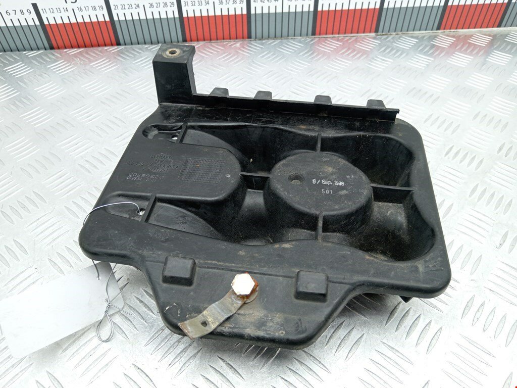 Крепление (корпус) аккумулятора Volkswagen Golf 4 1J0804373E арт. 1794143