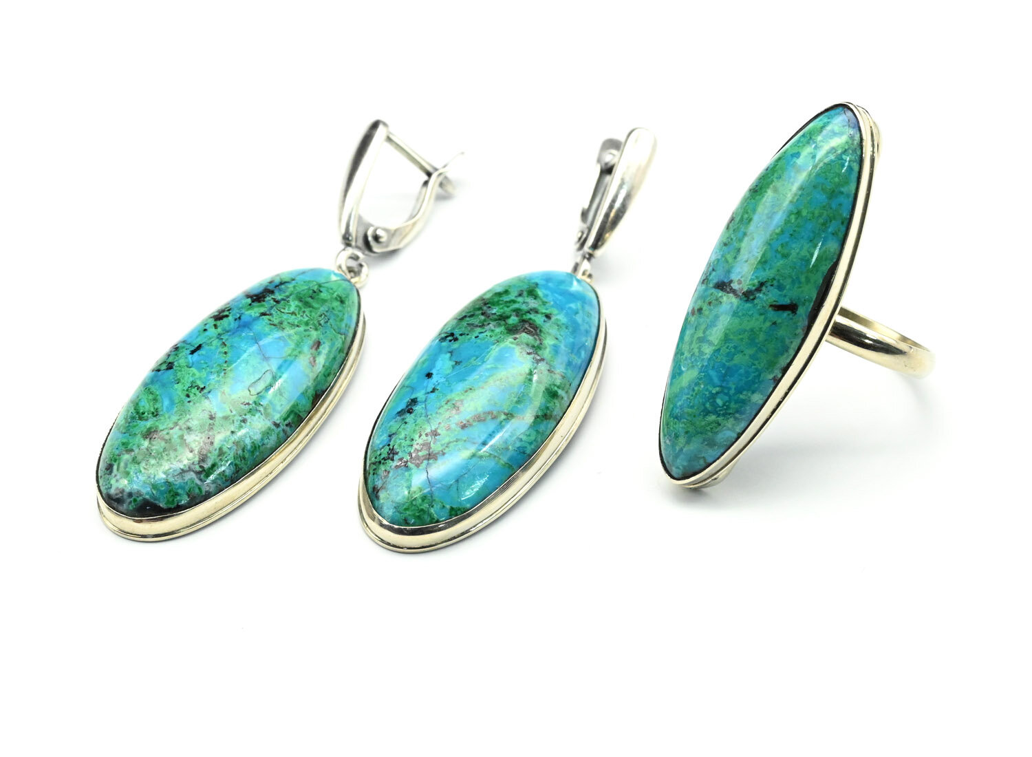 Комплект бижутерии: серьги, кольцо, хризоколла