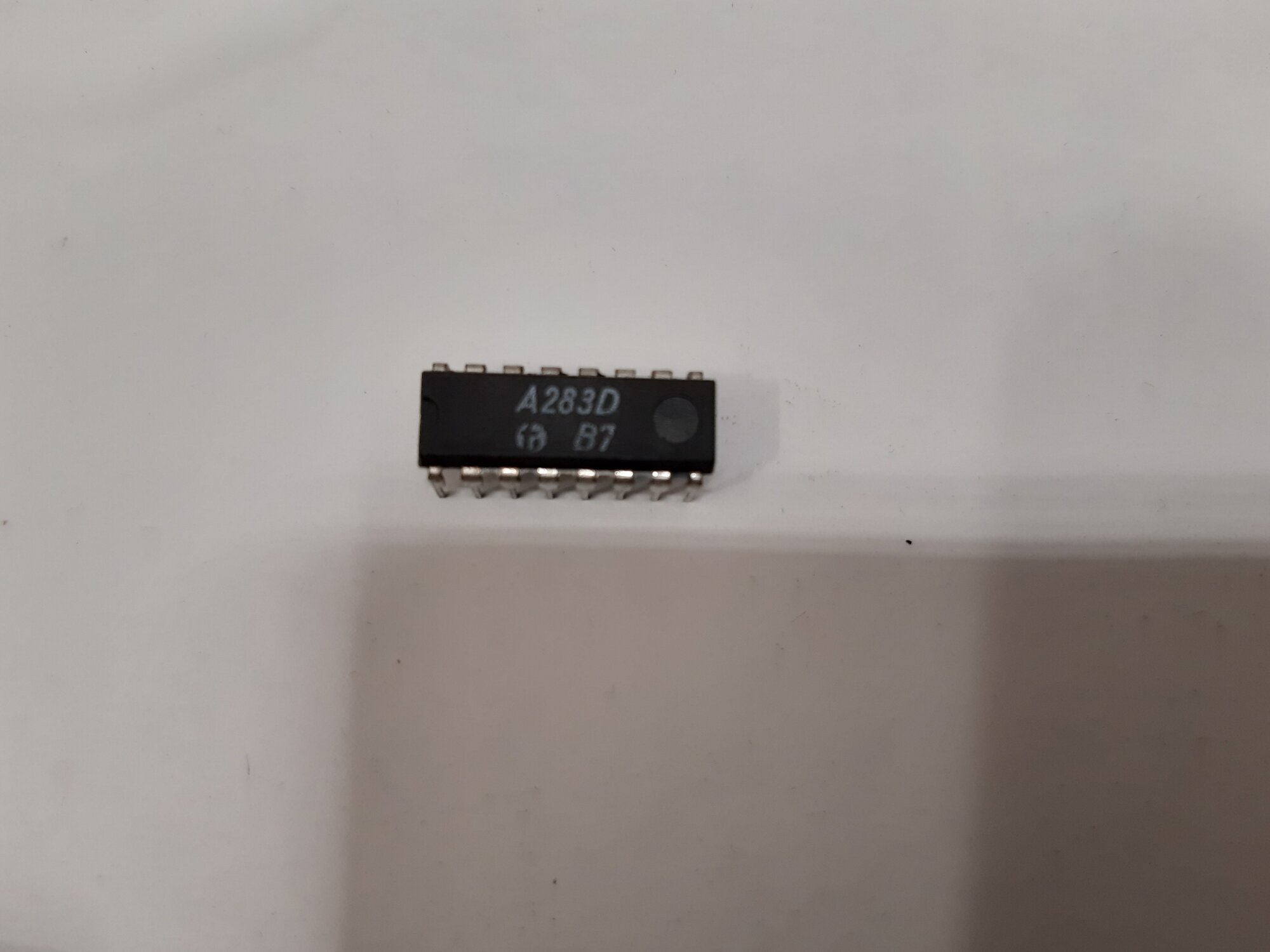 Микросхема A283D 1996г. ( упаковка из 5 микросхем)