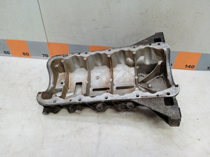 Б/У верхняя часть, 1.8 ZETEC, Форд Фокус 1 Поддон масляный двигателя Ford Focus 1998-2007 1 281909 FORD арт. 1098757, допро...