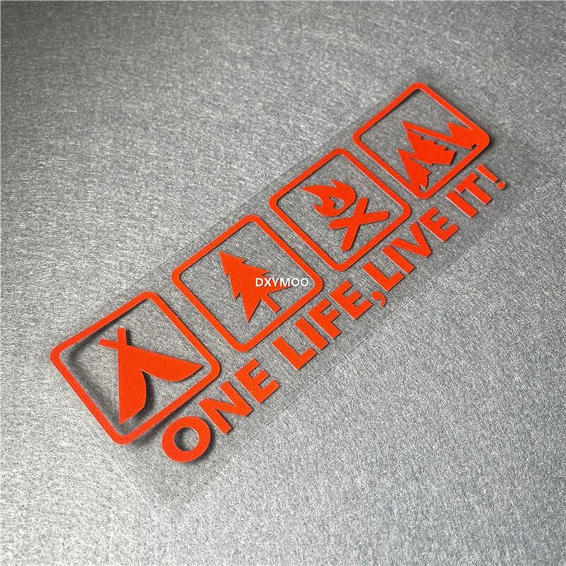 Красная наклейка на авто "One Life Live It" для кемпинга