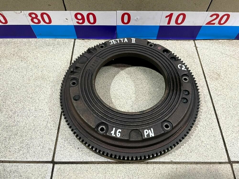 Маховик VW Jetta II 067105273B