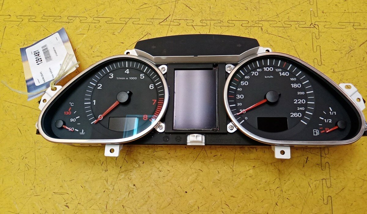 Панель приборов A6 (C6,4F) Audi 4F0920900M