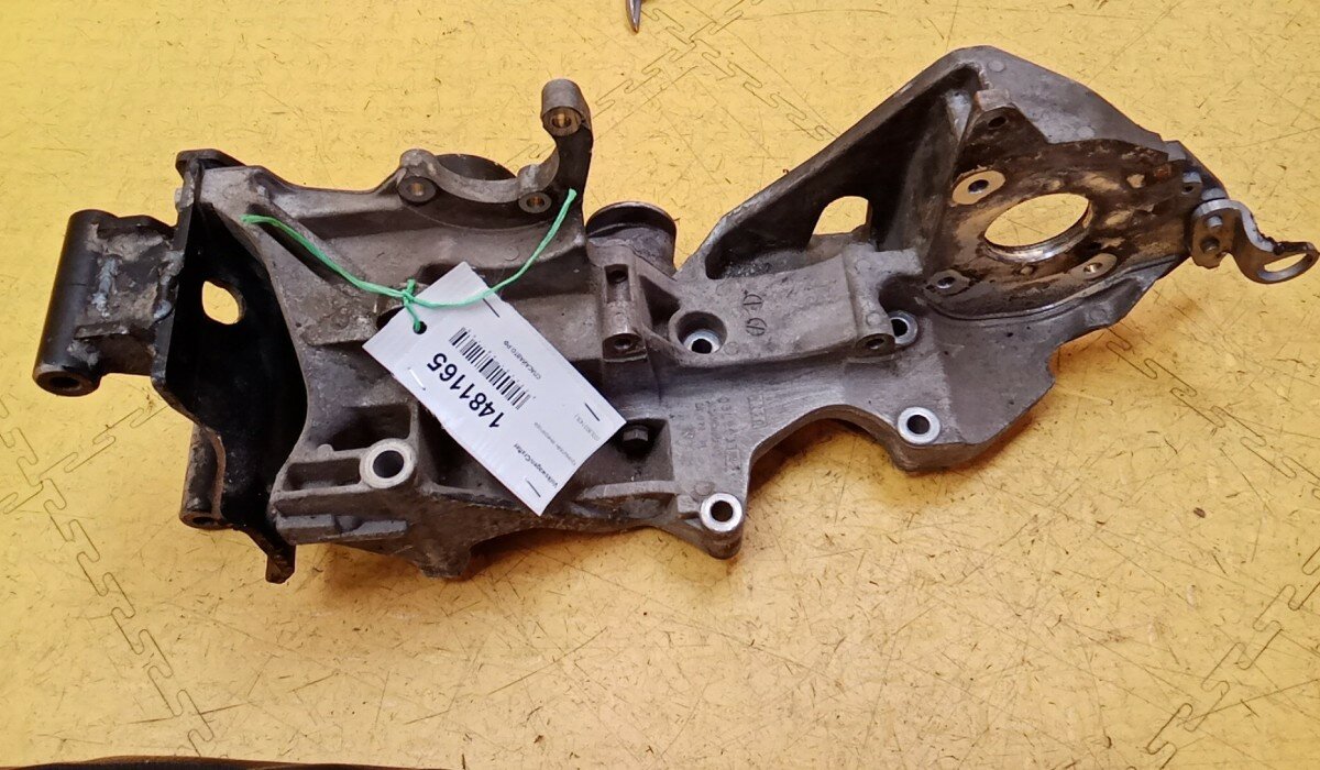 Кронштейн генератора Crafter Volkswagen 03L903143L