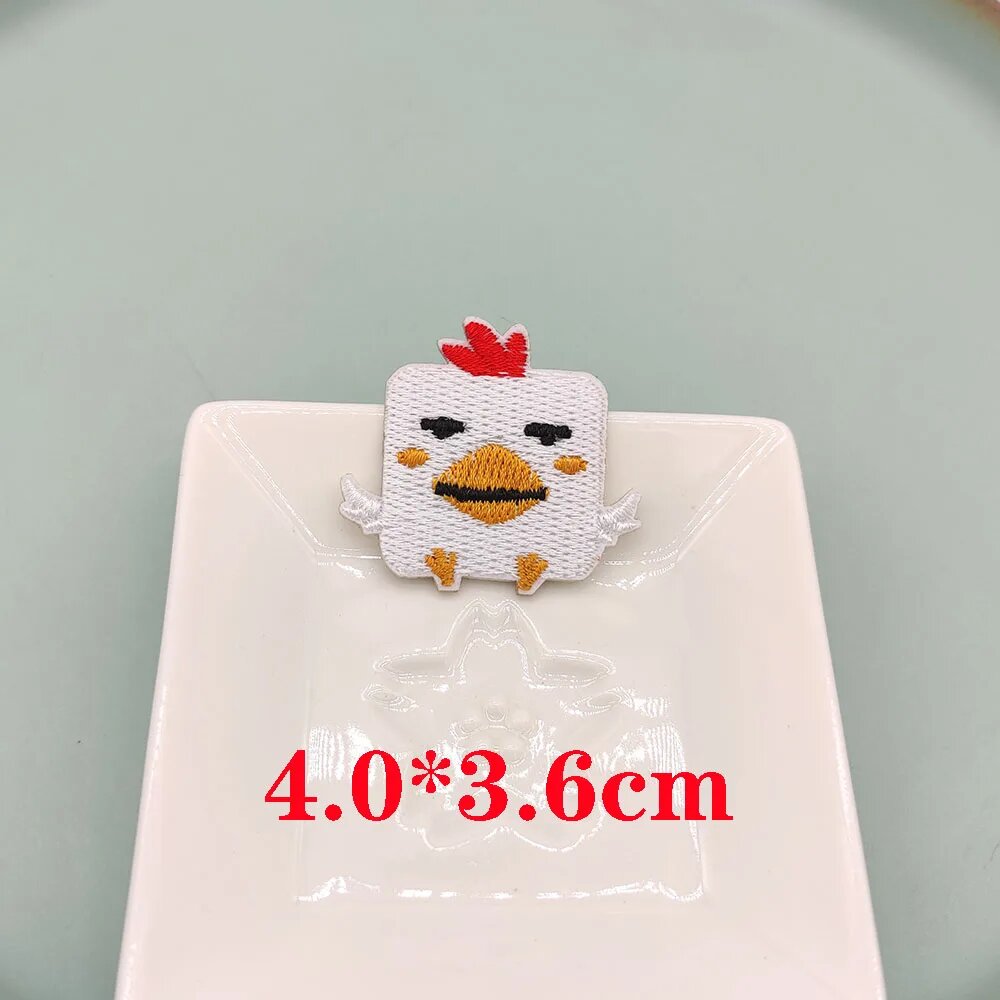 Белая нашивка на утюг Chicken patch 4.0*3.6 см