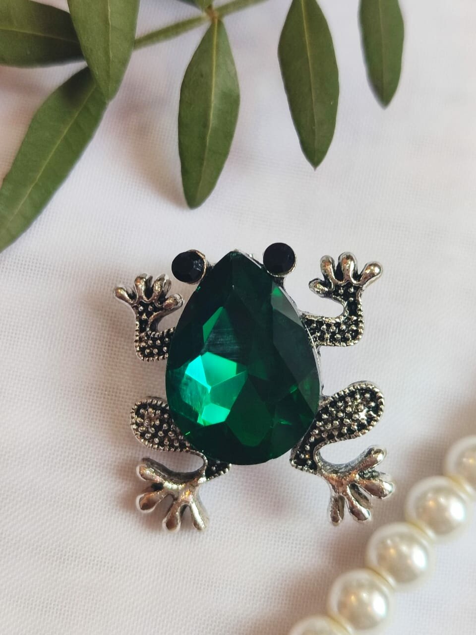 Брошь, стразы